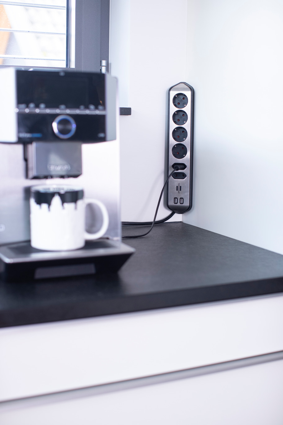 Enchufe de esquina brennenstuhl®estilo con función de carga USB 4x tomas de corriente 2x Euro ...