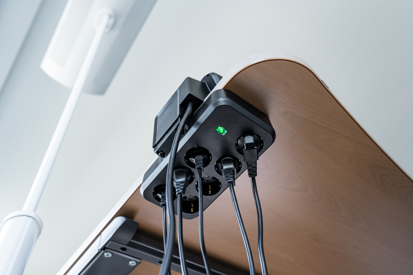 brennenstuhl®estilo Duplex Regleta de enchufes de sobremesa con protección contra sobretensiones ...