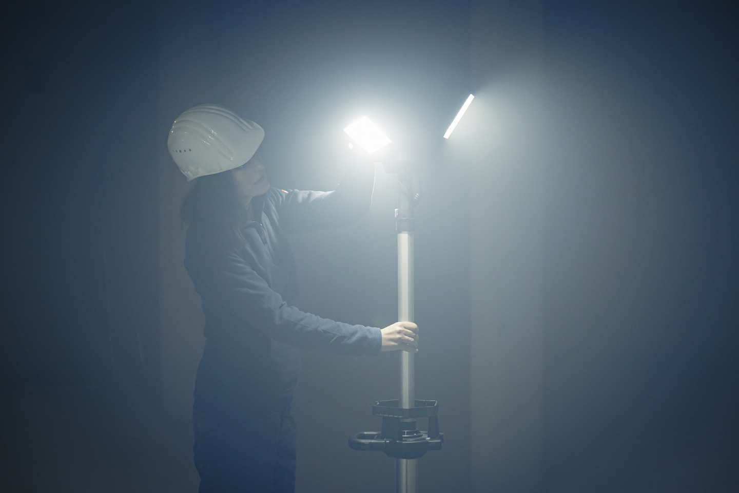 Professional Trípode Proyector LED de construcción de tres cabezas ...